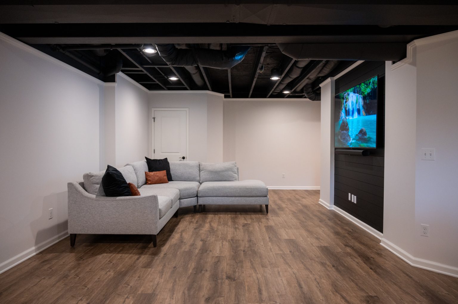 Finished Basement with Guest Room, Bathroom and Bar in New Hudson, MI ...