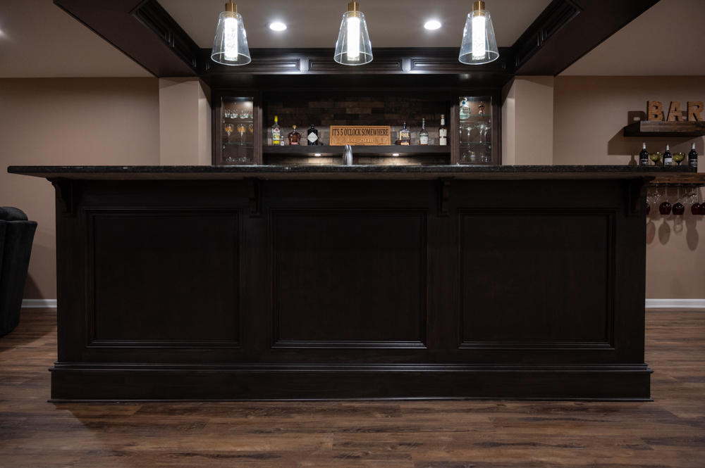 Finished Basement with Seated Bar and Bathroom in Rochester, MI ...